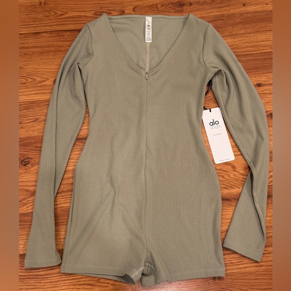 ALO Yoga | Tops | Nwt Alo Yoga Bodysuit Sz S | Poshmark